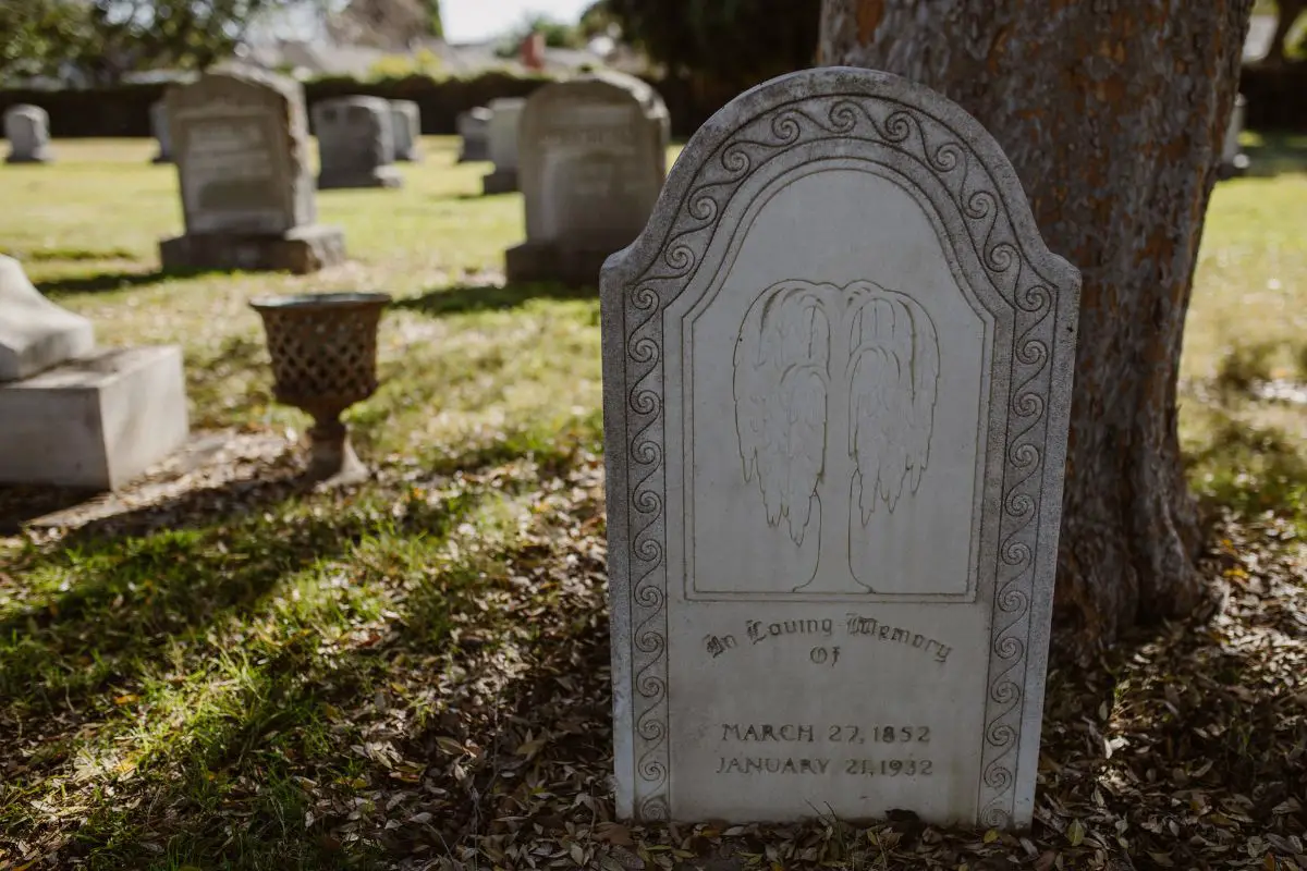 Can You Make Your Own Headstone? (How To Create A DIY Headstone) Can You Make Your Own Headstone? (How To Create A DIY Headstone)